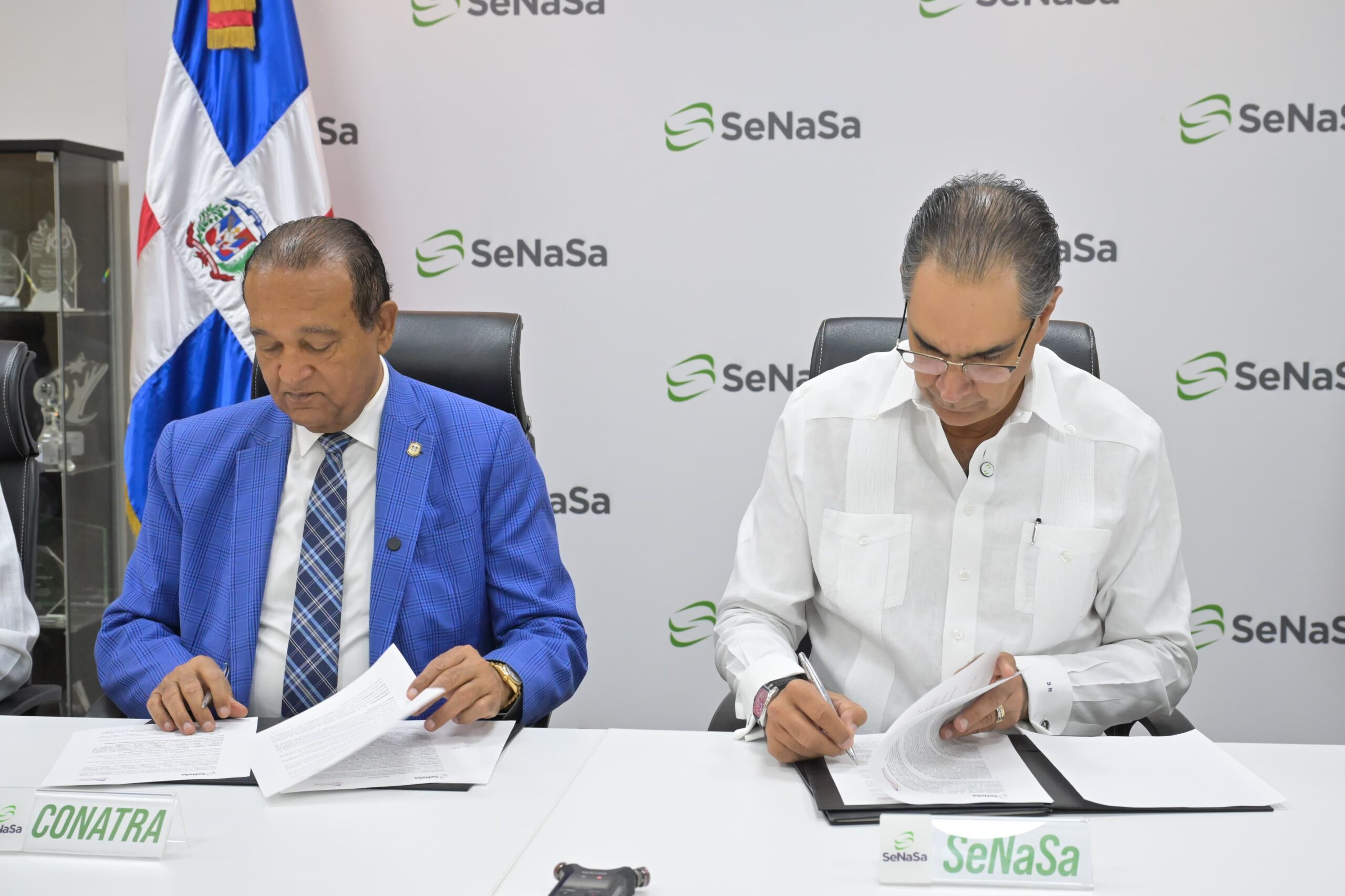 SENASA y Conatra acuerdan afiliar a más de 300 mil trabajadores y a sus ...