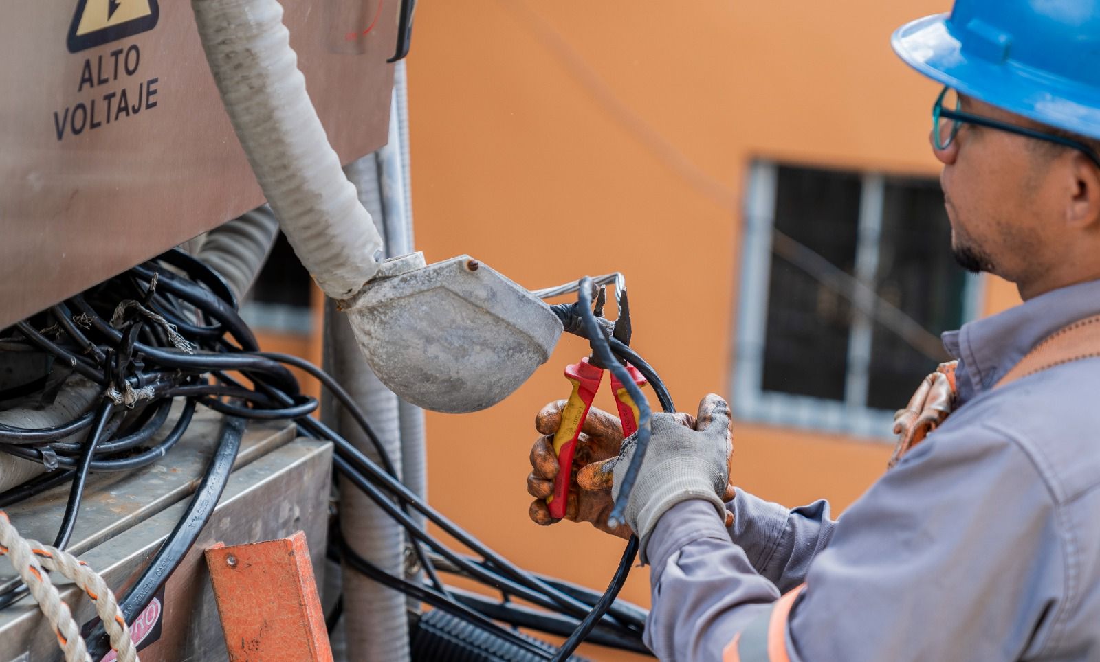 Edesur sanea más de 200 módulos de recargas y normaliza 2,500 clientes ...