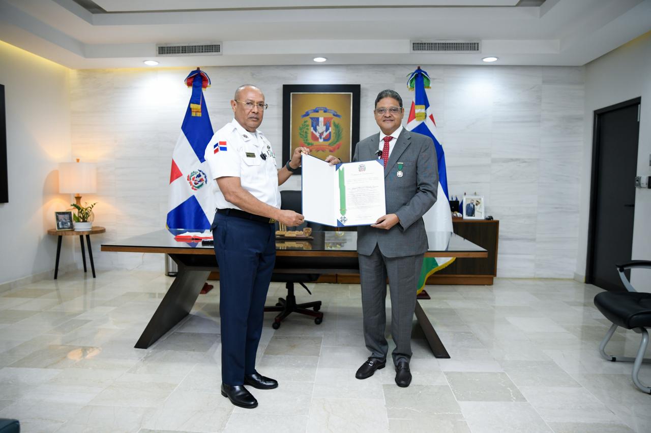 Director del COE es reconocido por la Policía Nacional por sus aportes ...